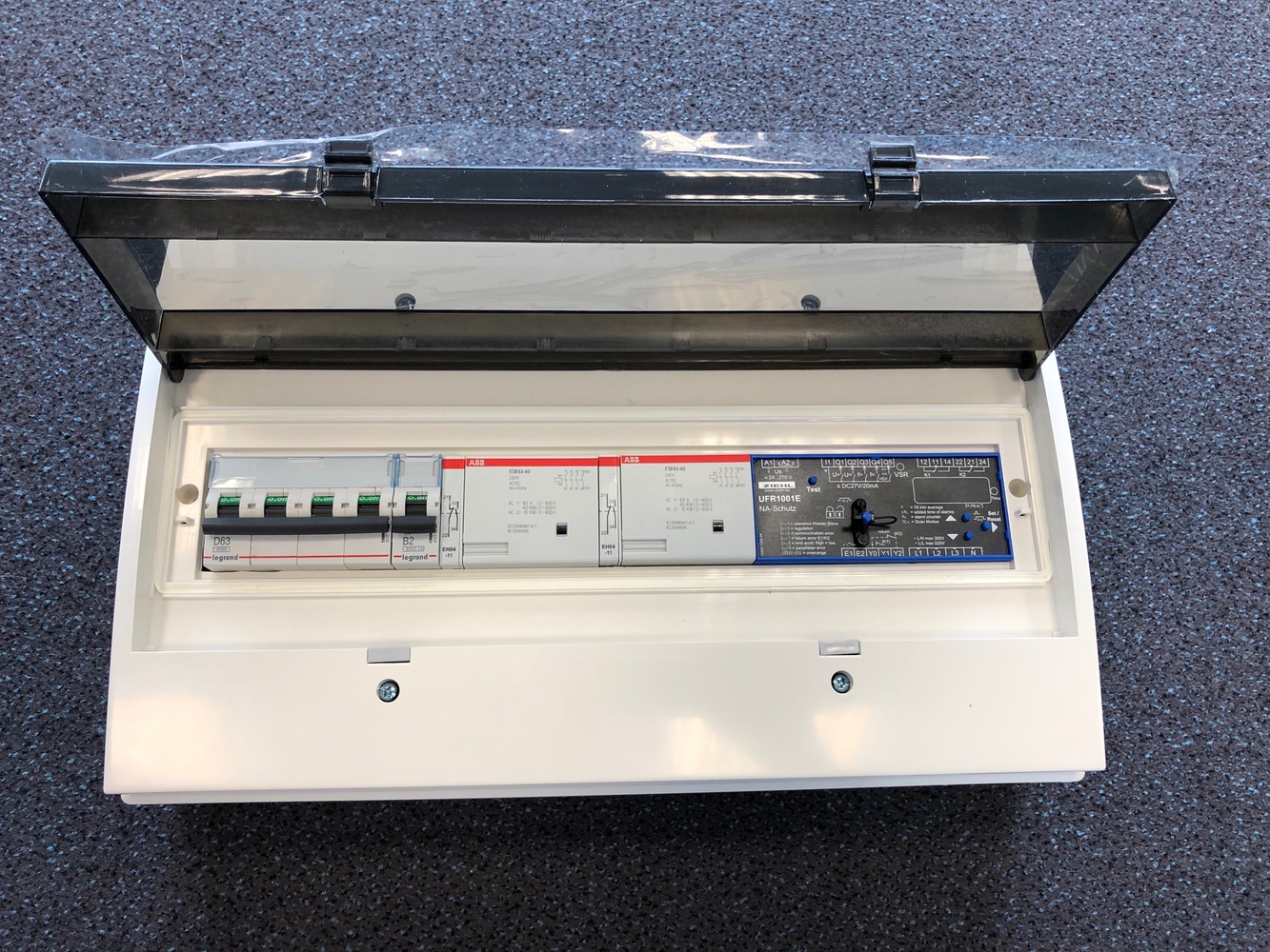 Anti-Islanding Box 63A single and three phase - Victron Energy